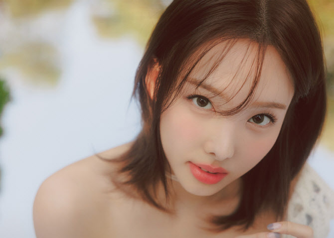 Nayeon Enters Billboard 200 Chart at No. 7 with Second Mini Album 'NA ...