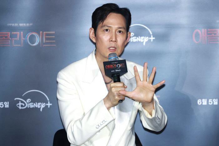 Lee JungJae's Cool Response to Racism at 'The Acolyte' Press Conference ...