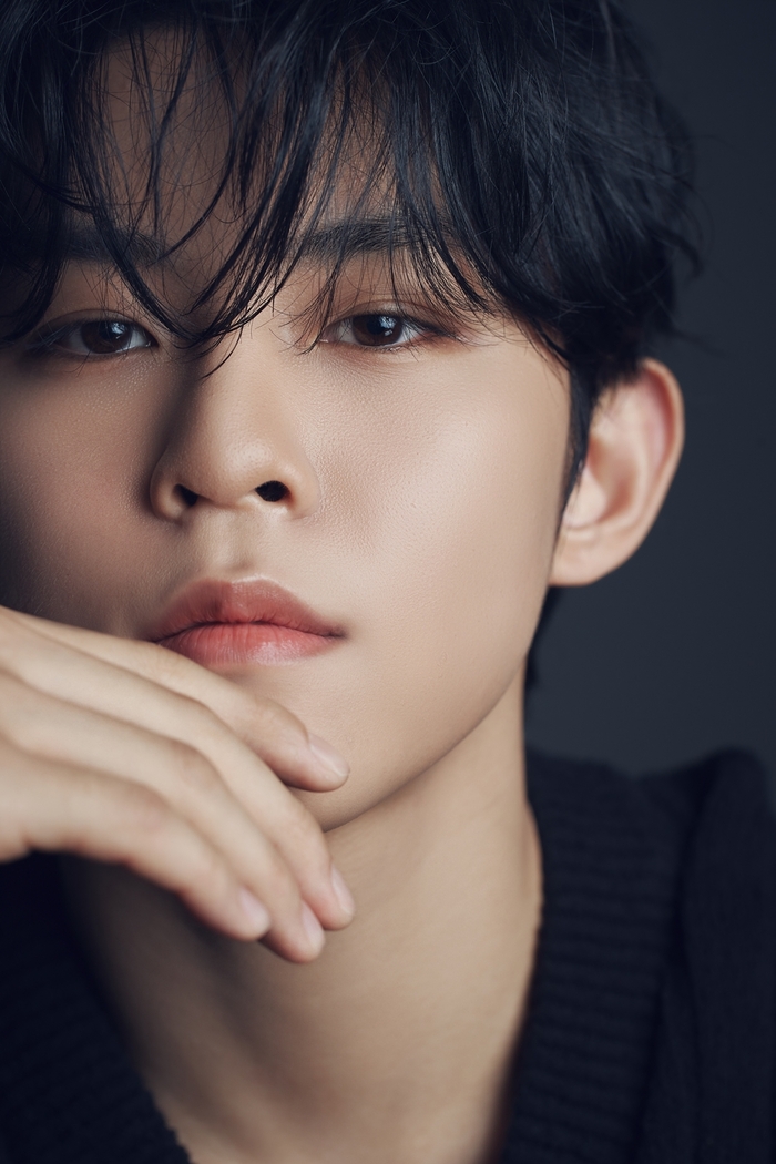 Song Dong Gun Signs an Exclusive Contract for a New Leap - Kpopmap