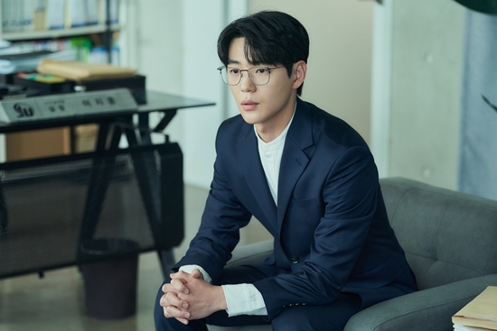 Shin Jae-ha Shines in Special Appearance on tvN's 'The Auditors ...
