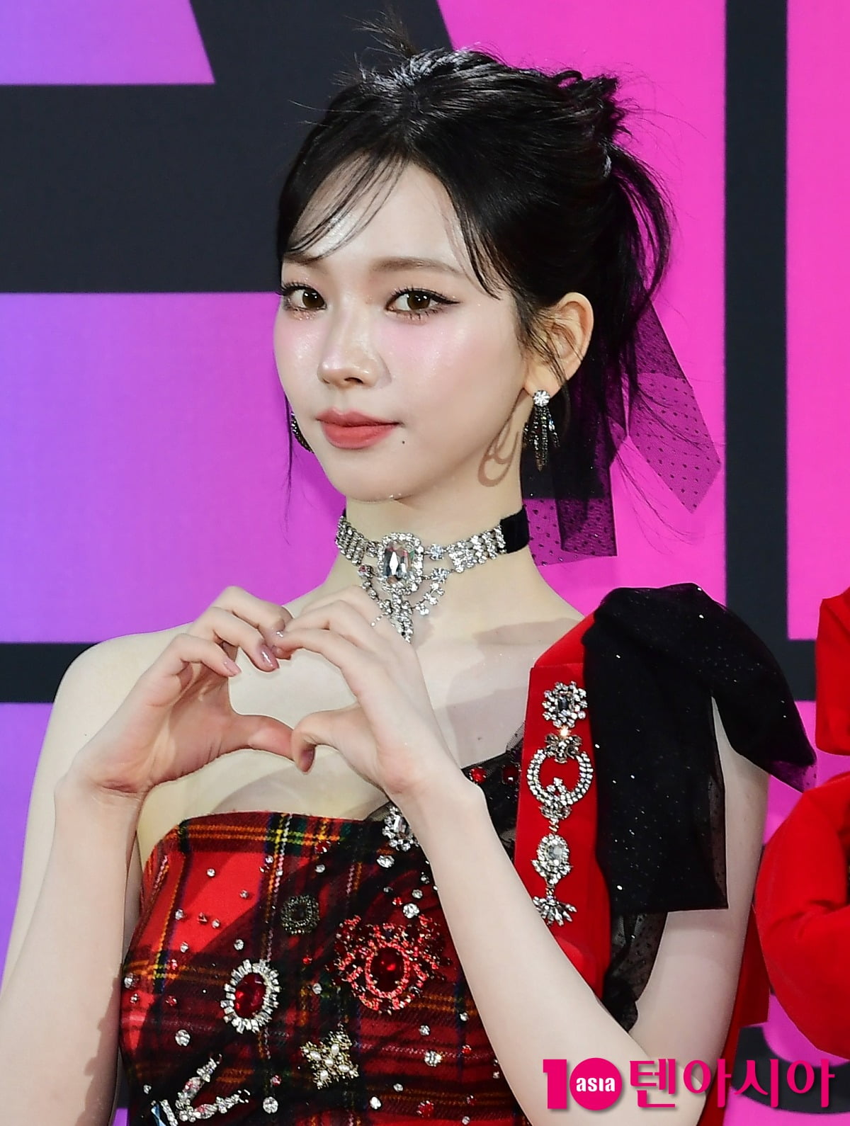 K-Pop's Evolving Dynamics: Idol-Fandom Relationships Under the ...