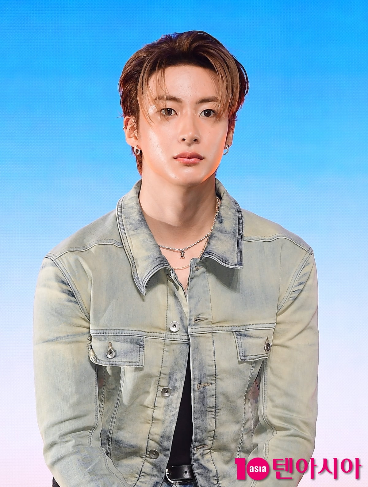 RIIZE Anton Wants to Share New Title Track 'Boom Boom Bass' with Father Yoon Sang - Discover ...