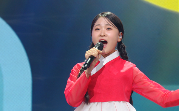 Kim Dahyun, a rising star in K-Trot, is set to compete in the Korea ...