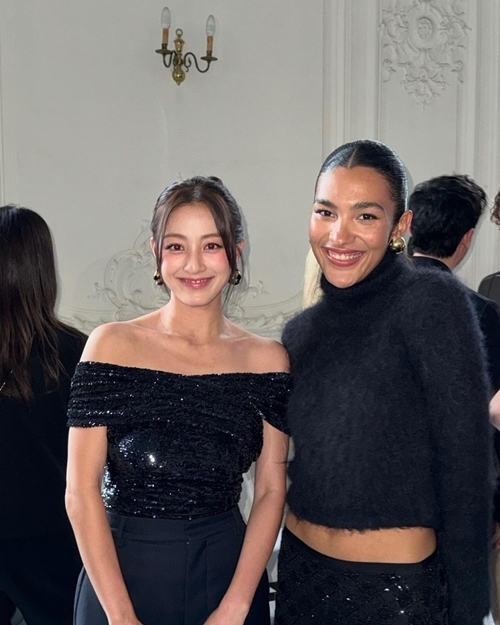 Jihyo and Olivia Dean Shine with Friendship and Style in Paris ...